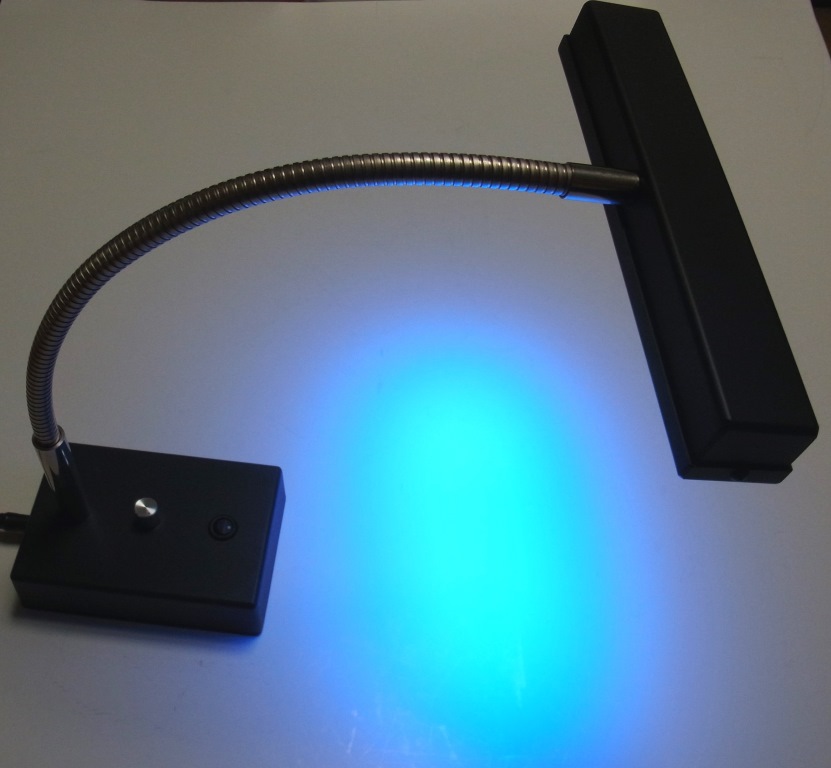 470nm(青色)発光の卓上バー状照明 - しおかぜ技研